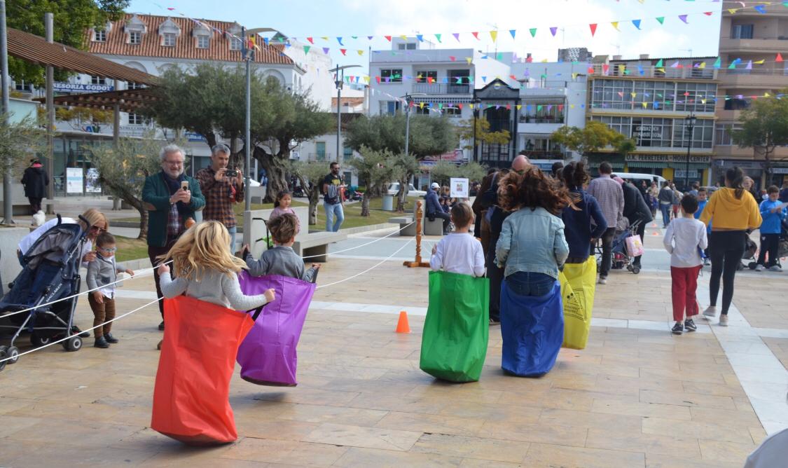 Cientos de niños participan en la yincana de juegos tradicionales ...